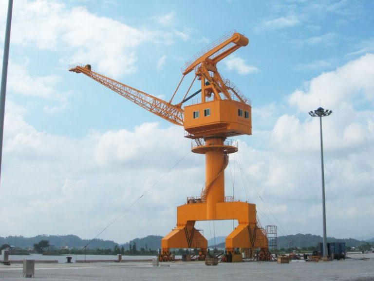 Application of a Four-Link Portal Slewing Crane in Port Operations